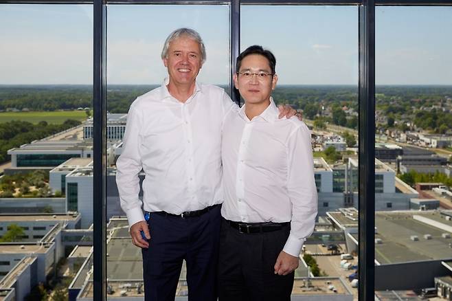 불황 모르는 '슈퍼 을'…ASML, 역대 최대 매출 경신