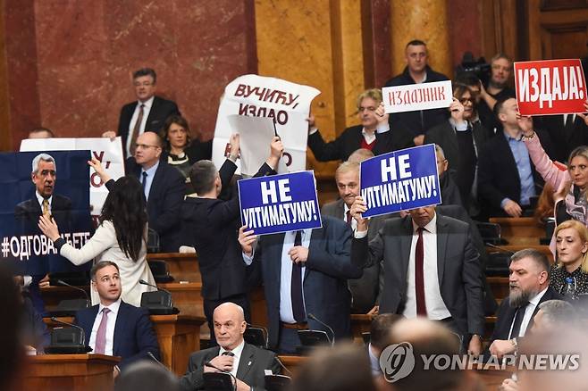 세르비아 대통령 코소보와 화해 모색에 야당 반역자 반발