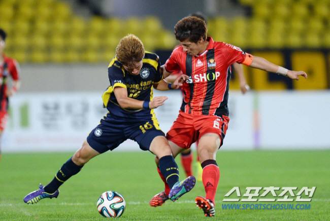 국대 스트라이커 황의조 Fc서울 입단 확정5년만에 K리그 리턴