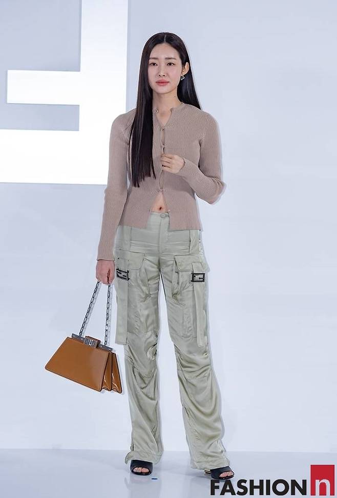 차정원 인싸템 카고 팬츠와 리브드 카디건 환상조합 나들이룩 패션엔