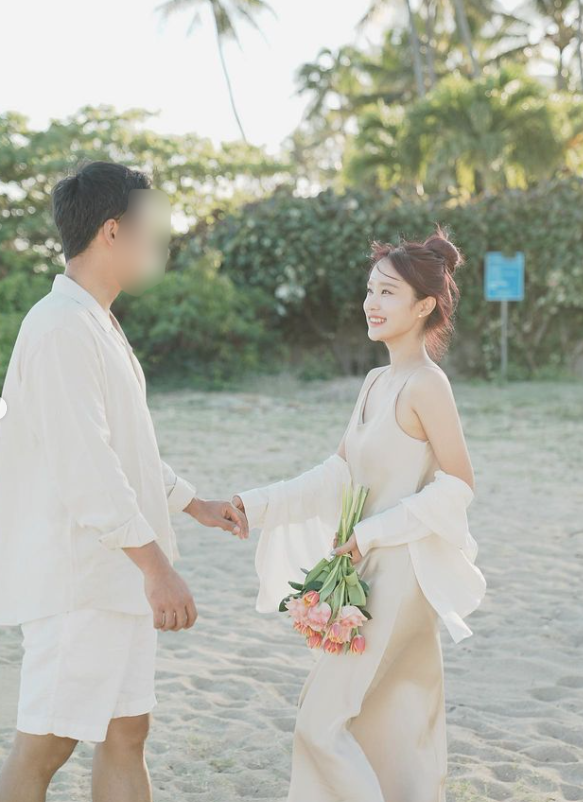결혼 5년만에 임신한 연예인하와이에서 찍은 커플사진 공개베이지 시밀러룩 어썸클