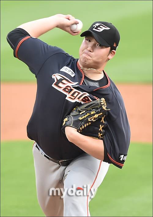 “WBC 못 간 것 당연” 김서현 SNS 파문 와중에…토종에이스 ‘처절한 자기비판’[MD메사]