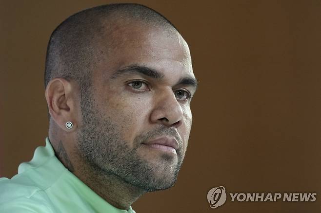 스페인 법원 성폭행 혐의 축구스타 아우베스 보석 불허