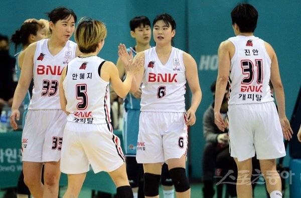 4q와 연장전 13점 이소희 앞세운 Bnk 역전승으로 정규리그 2위 확정