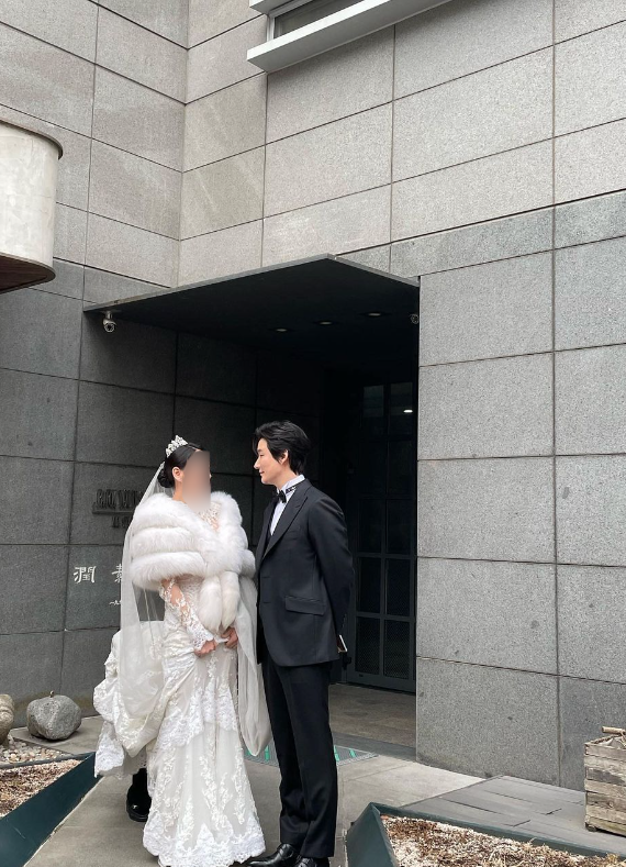 3월1일 조용히 결혼한 더글로리유명배우결혼현장 공개순백 웨딩룩 어썸클