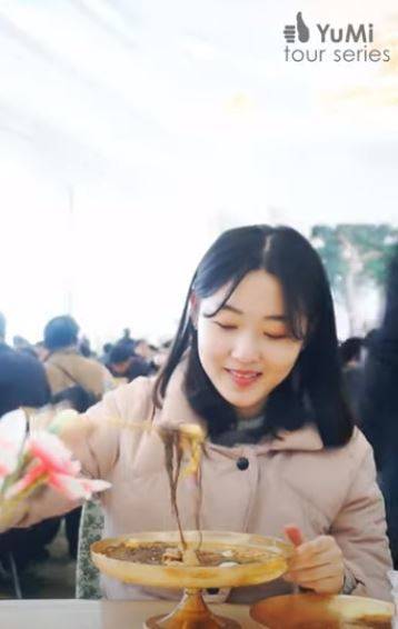 북한 유튜버 유미, 평양 옥류관서 '평양냉면' 먹방