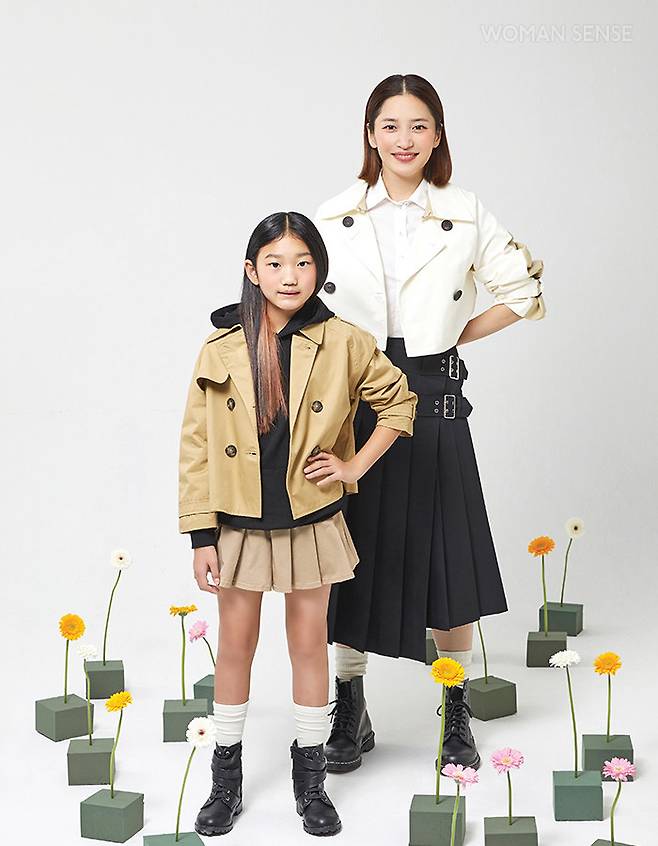 따로 또 같이 외출 시밀러 룩1트렌치코트