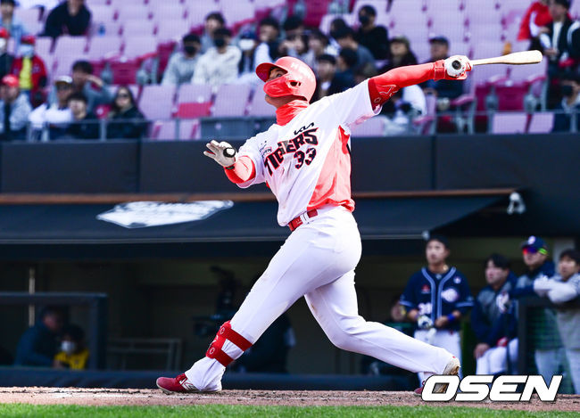 단타, 단타, 2루타, 첫 홈런...이적거포, 홈팬들에게 연이틀 화끈한 선물공세 [오!쎈 광주]