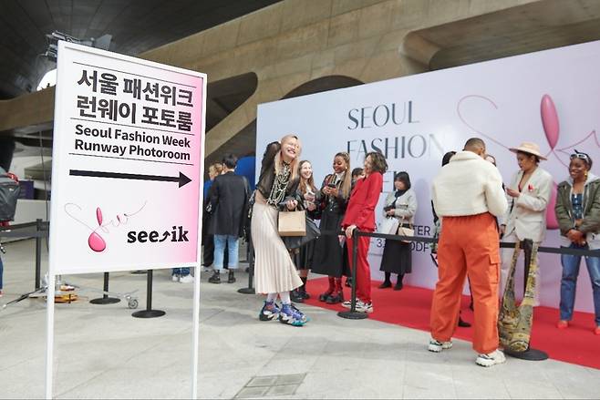 서울패션위크 공식 포토부스 씨잌 다양한 체험으로 인기 독차지