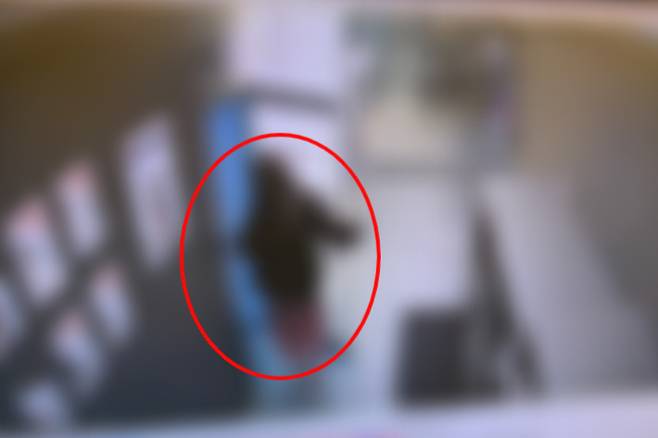 긴 가발 쓰고 헬스장 여성 탈의실 들어간 여장 남성 붙잡혀