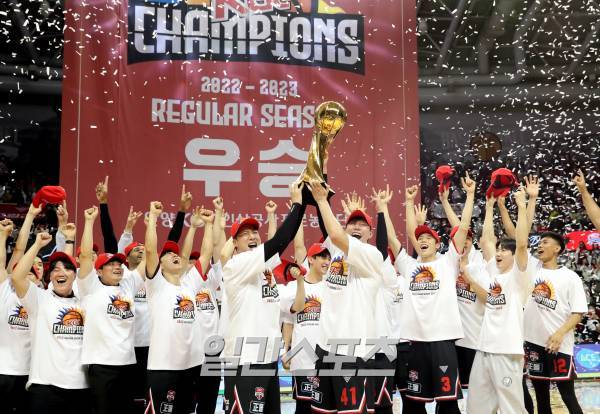 [IS 안양] 프로농구 KGC, 역대 3호 '와이어 투 와이어'... KCC는 6강 막차 (종합)