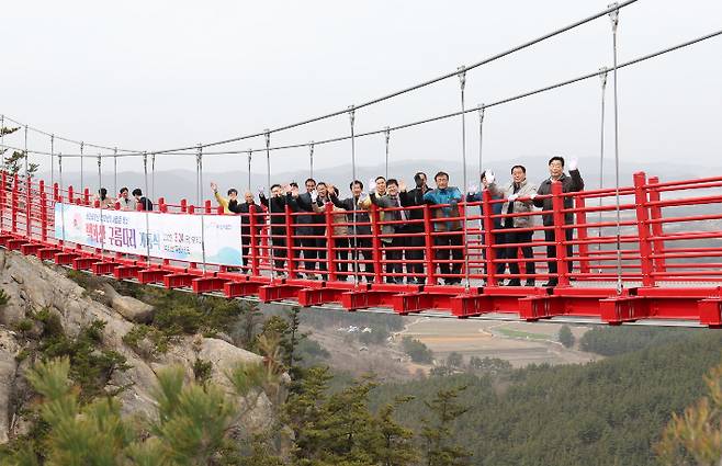 충남 태안 백화산 구름다리 개통해발 250m 높이에 총연장 74m