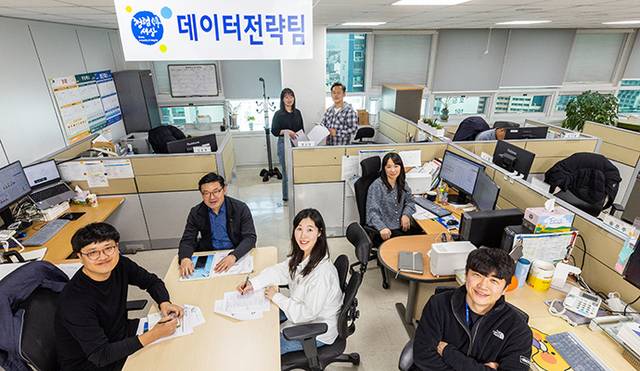 디지털농민신문 4월3일 출범 ‘손바닥 가락시장 제작 힘보태는 서울시농수산식품공사 데이터전략팀