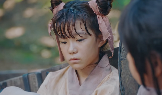 아이유 똑 닮은 외모로 화제였던 리틀 아이유 근황 삶은영화