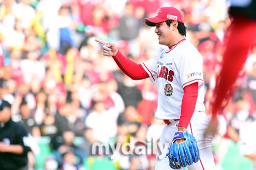 "깜짝 놀랐다"…개막전부터 148km 찍은 클로저 구속에 사령탑도 감탄