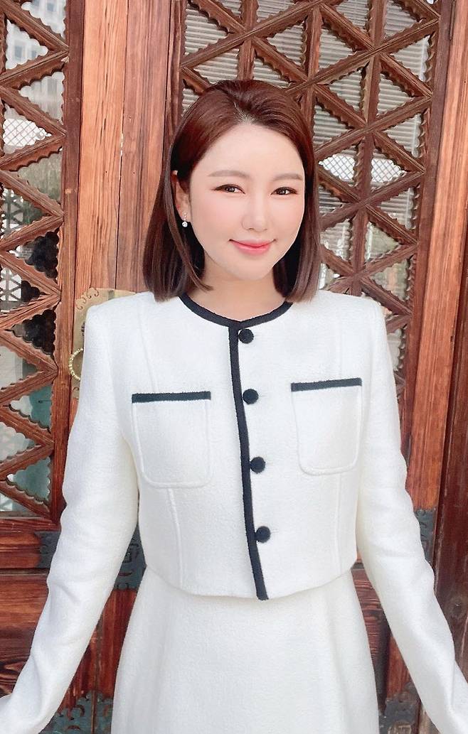'Mr. Trot's popular trend' Song Ga-in , 'Farewell'