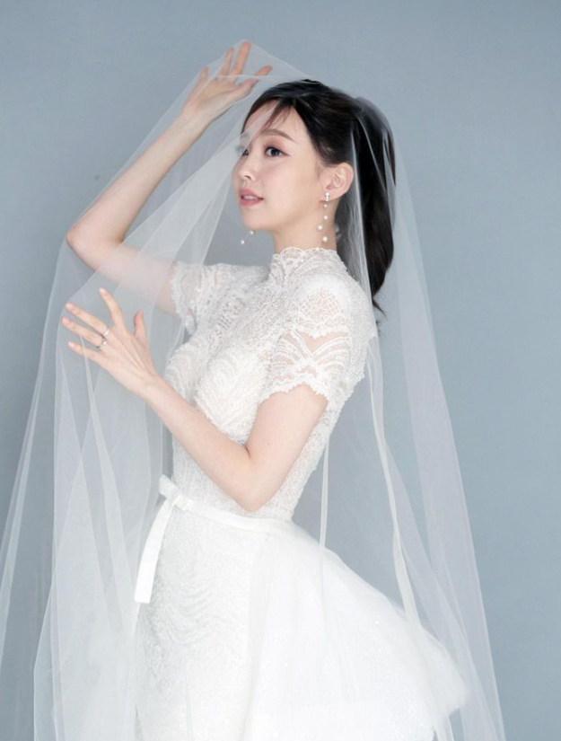 서울대 의대출신 훈남과 깜짝결혼♥︎미모의 기상캐스터본식 사진 공개여신 미모 어썸클