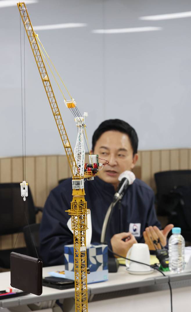 국토부 ‘성실의무위반 타워크레인 조종사 26명 자격정지 착수