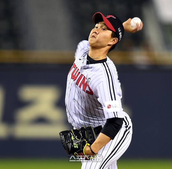 [포토] 역투하는 LG 유영찬