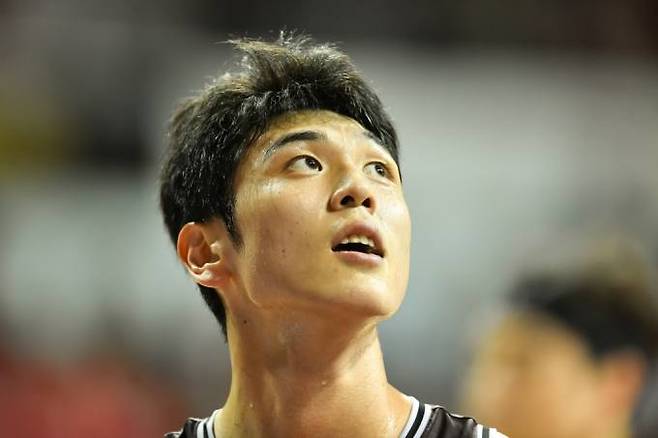 ‘4쿼터 뒤집기쇼’ KGC, 6차전 잡았다…우승컵은 최종전서 판가름 [KBL]