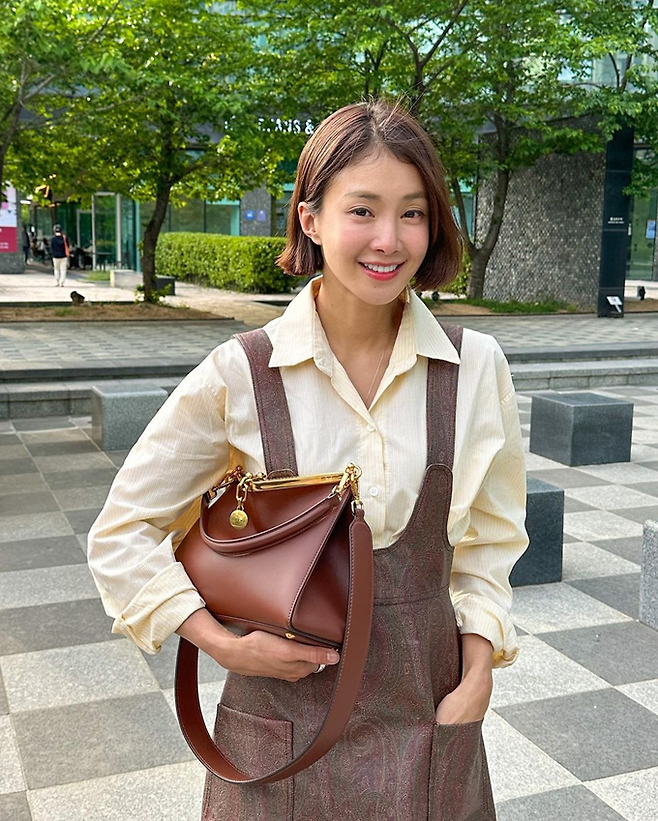 이시영 역시 연예계 스타일 퀸 페이즐리 뷔스티에 원피스룩 패션엔