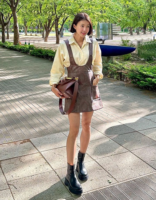 이시영 역시 연예계 스타일 퀸 페이즐리 뷔스티에 원피스룩 패션엔