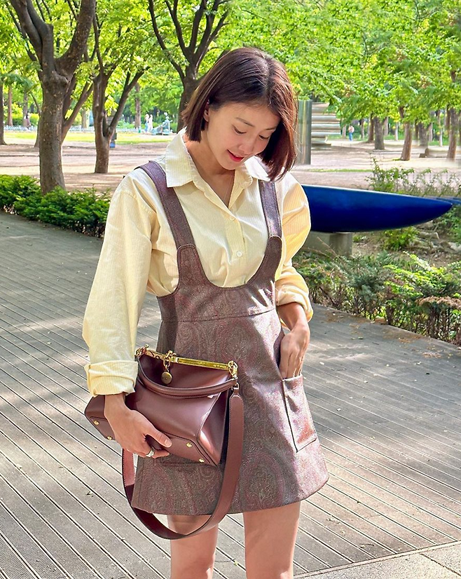 이시영 역시 연예계 스타일 퀸 페이즐리 뷔스티에 원피스룩 패션엔