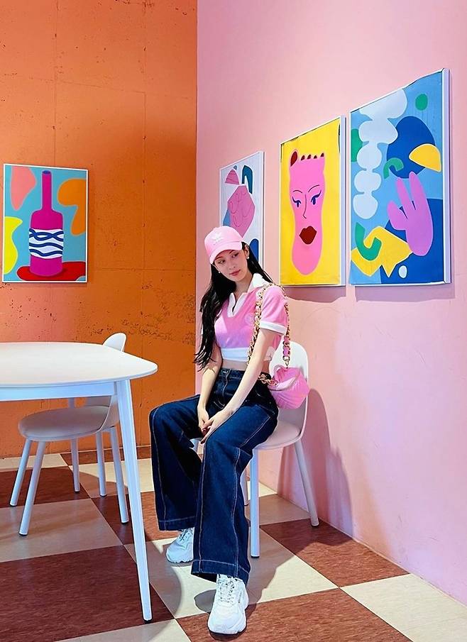 소녀시대 서현 빵 크림까지 핑크 핑크에 꽂힌 깔맞춤 데일리룩 패션엔