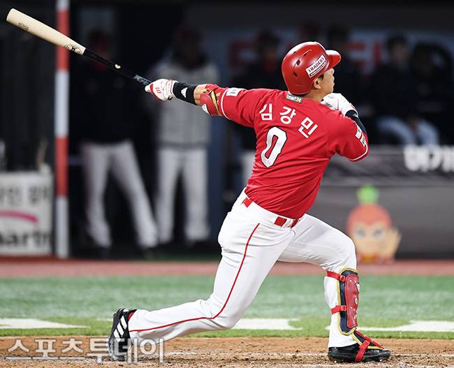 '김강민 홈런' SSG, KIA 3연승 저지·선두 수성