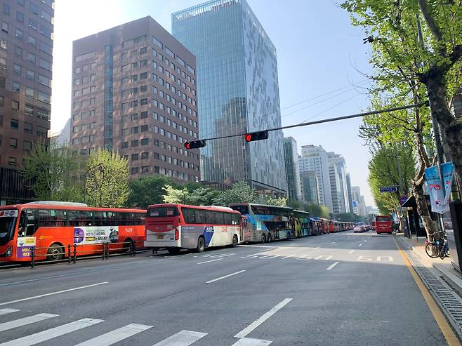 광역버스 늘리니강남역 일대 한 정류장 가는데 30분” 아우성