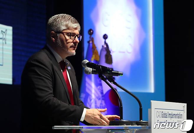 축사하는 후안 카를로스 살라자르 Icao 사무총장