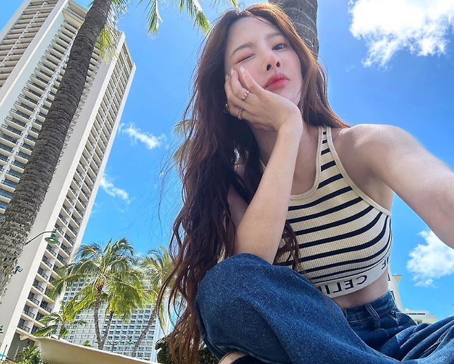 하와이에서 샤넬신상 수영복 입고 너무 예뻐 난리난 이분바캉스룩 어썸클
