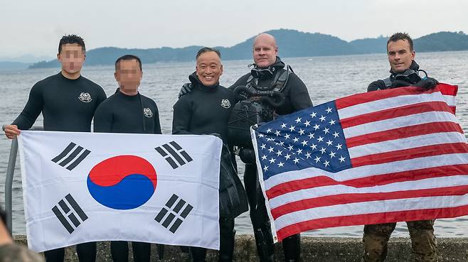한미 특수전 지휘관 고공강하 함께 확고한 연합방위태세