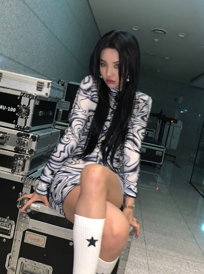 157cm인데 170cm같은 비율의 유명 여가수초미니룩 완벽소화해 놀라워밀착슬림핏룩 어썸클