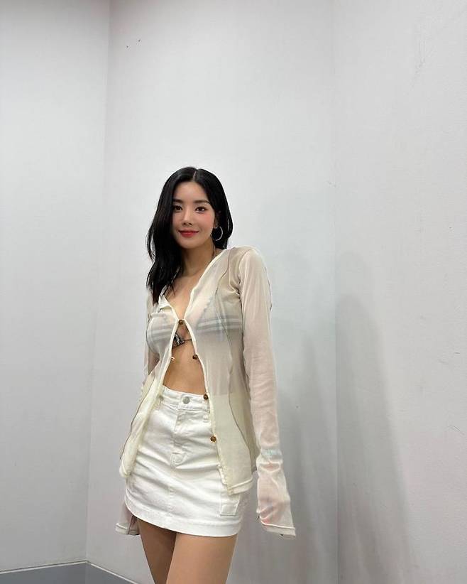 파격 Of 파격 스타들의 워터밤 패션 몰아보기