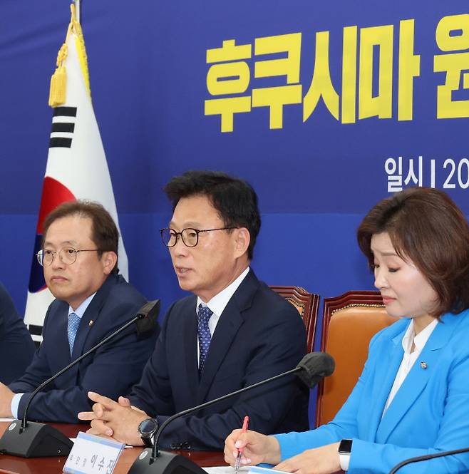 민주당 여권 ‘오염수 방류 6개월 보류 요구하라”