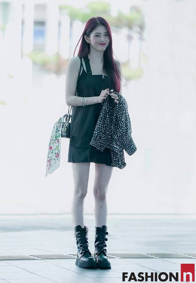 짧게 더 짧게 한소희 카즈하 조이 등이 꽂힌 올 여름 미니 스타일 10 패션엔
