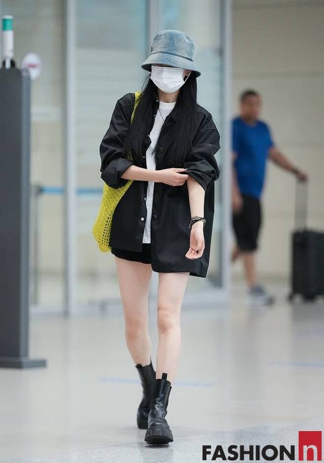짧게 더 짧게 한소희 카즈하 조이 등이 꽂힌 올 여름 미니 스타일 10 패션엔