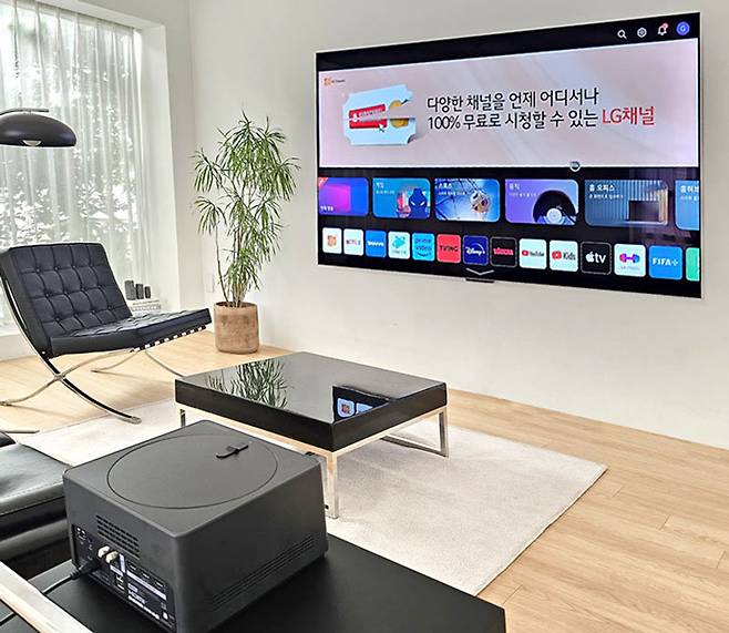 [리뷰] ‘선 없는 TV’에 압도되다. LG SIGNATURE OLED M