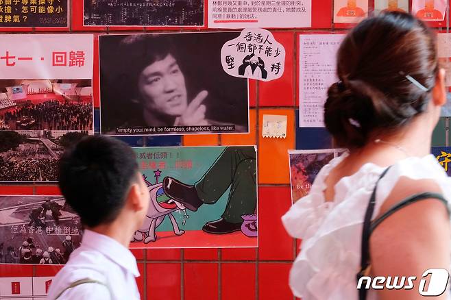 불사조가 된 작은 용사망 50주기 이소룡을 기억하다 피플in포커스