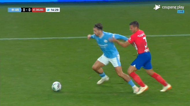 Goal 상암 챔스 결승전 못지않았다그릴리쉬·아스필리쿠에타 ‘격한 몸싸움