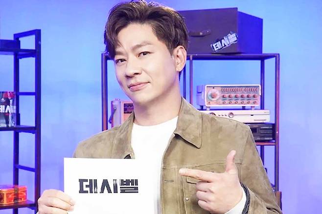 10살 연하 팬이 보낸 쪽지에 반했던 뮤지컬 배우의 현재 뉴스에이드