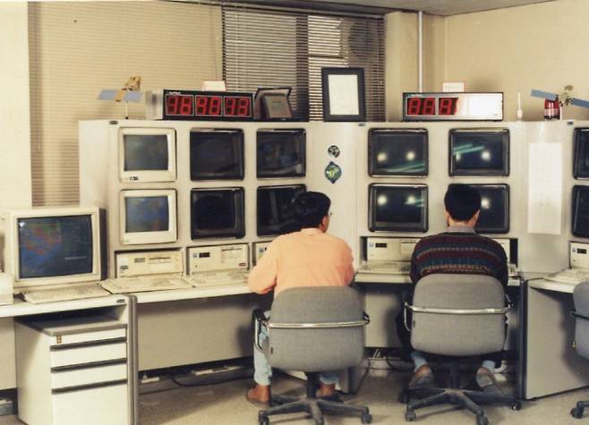 잠깐과학 1992년 8월 11일 한국 첫 인공위성 우리별 1호 발사