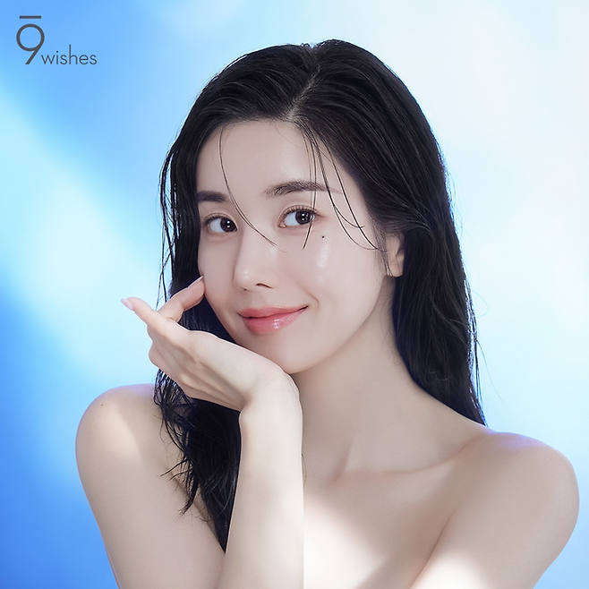 ‘핫 걸’ 권은비, 뷰티 브랜드까지 접수