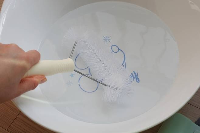 다이소 ‘이것 쓰고 창문 청소가 5분으로 줄었네요 오늘의집