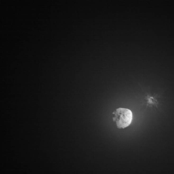 Nasa 우주선 충돌시킨 소행성 ‘예기치 않은 움직임 보여