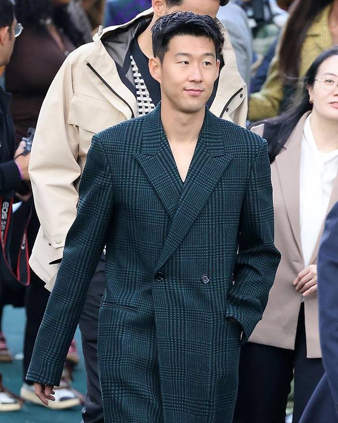 전지현·손흥민 런던에서 또 만났다버버리 패션쇼슈퍼스타 투샷 패션엔