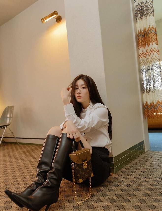 요즘 여친짤 대세로 떠오른 정채연 근황 스타일링 헤어핏