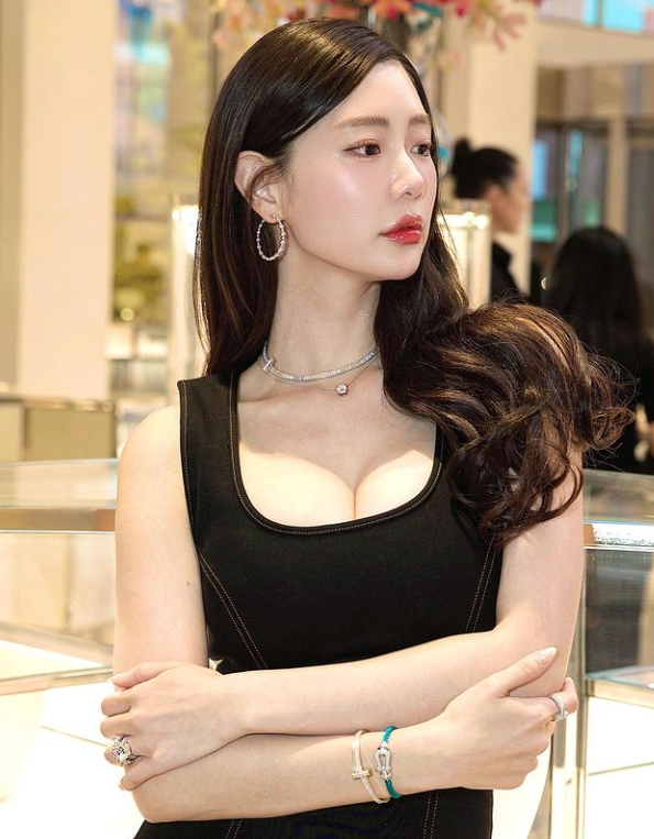 39세 초동안 유명 여배우슬림핏 드레스 완벽소화해여신롱드레스룩 어썸클