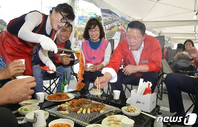 화보 세계인 입맛 즐거움 사로잡는다”개막 2일차 맞은 순창 장류축제